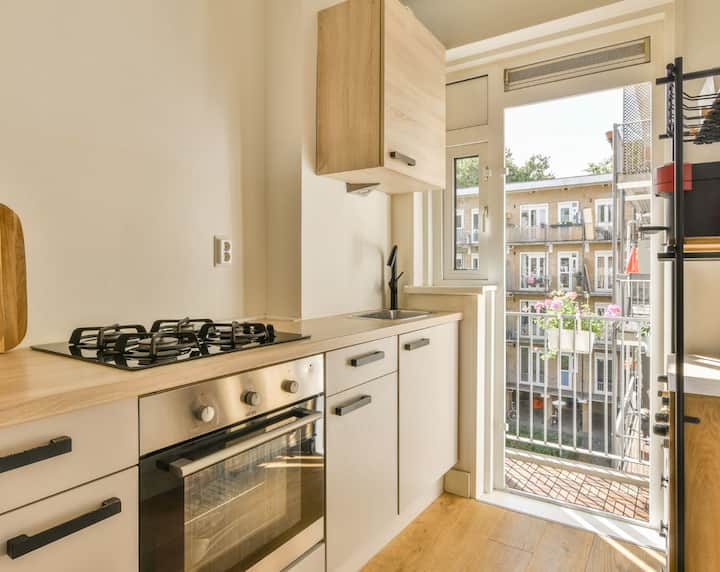 Well Lit Flat With Canal Views - Ámsterdam