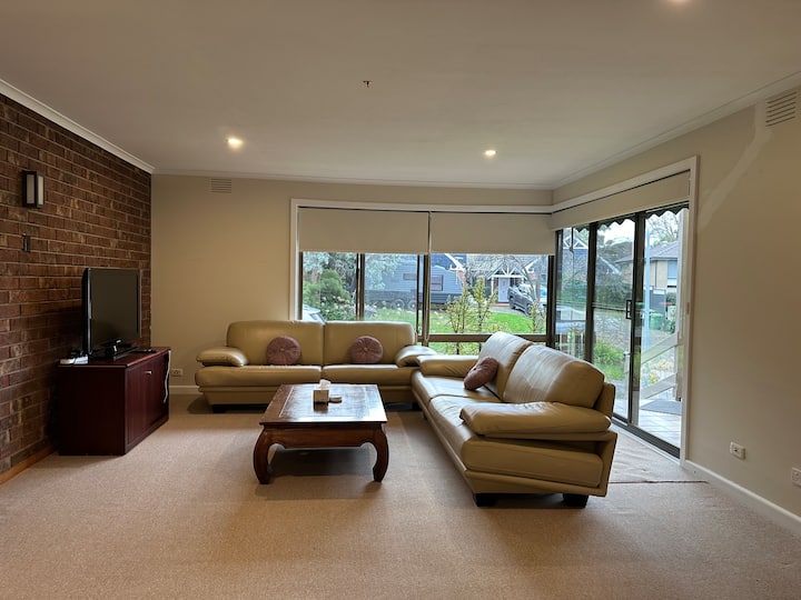 Hilltop Stay Sunbury • Netflix - Sunbury