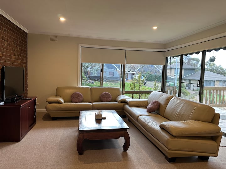Hilltop Stay Sunbury • Netflix - Sunbury