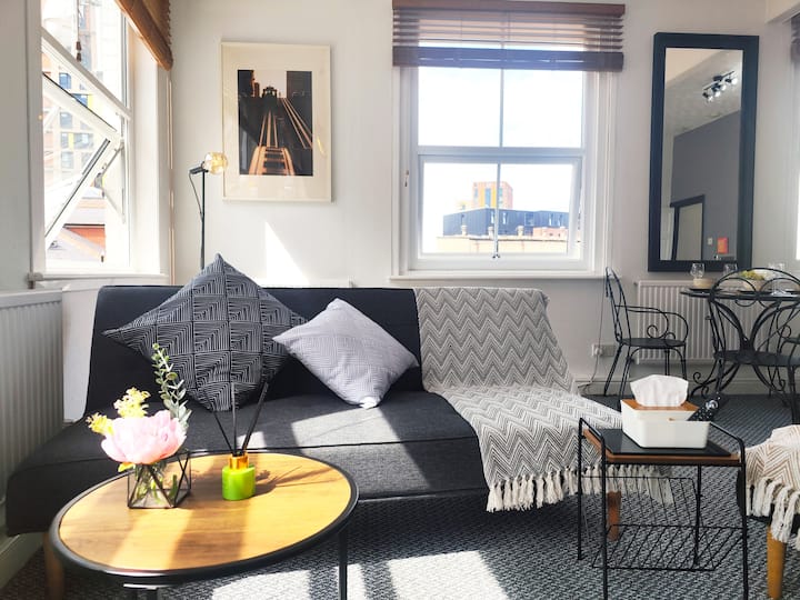 Elite Living - City Centre Accommodates Up To 5 - Sheffield, UK