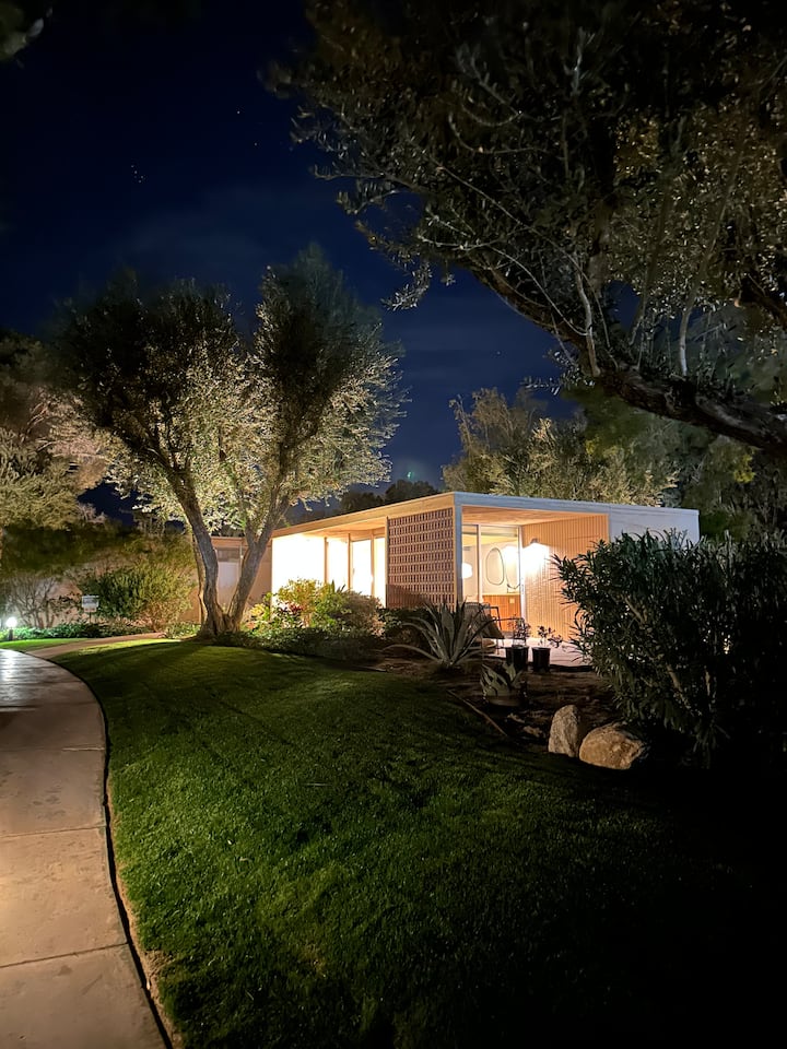 Historic Glass Box Retreat - Palm Springs, CA