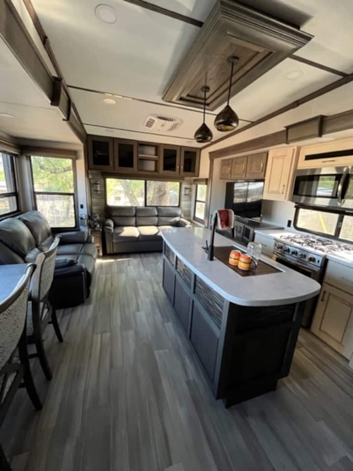 Luxury 5th Wheel Retreat - Tucson, AZ