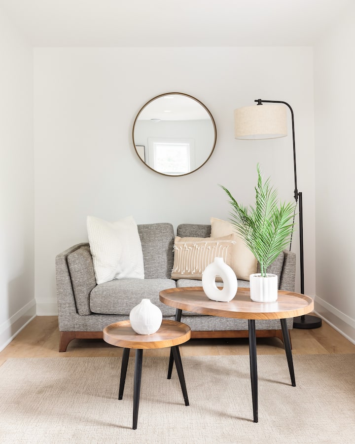 Hintonburg Renoed Suite | King Bed | Free Parking - Ottawa