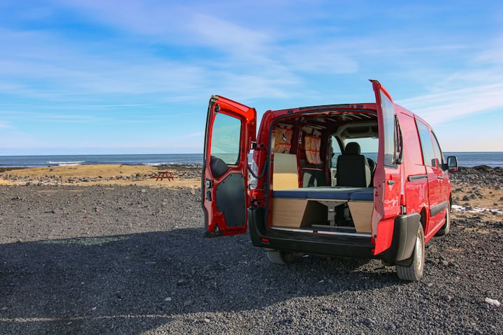 Camper Peugeot W/heater - Manual Gearbox - アイスランド