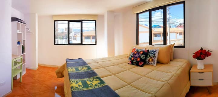 King Beds Fast Wifi 4 Bedroom/2bath - Casa Rosedal - Cusco