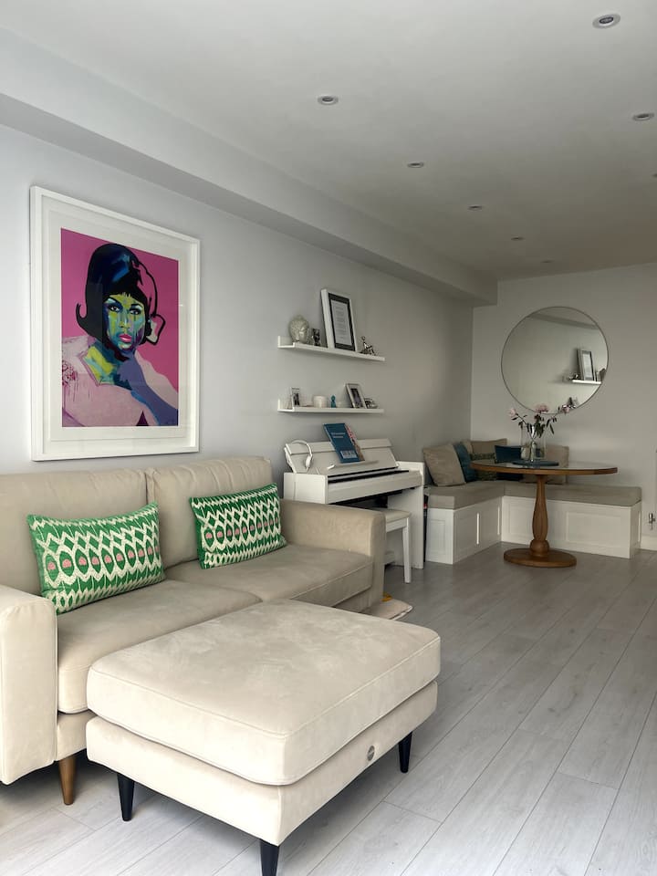 1 Bedroom Flat With Patio - Kingston upon Thames