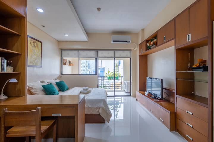 Relax & Wfh - Vibrant & Cozy Greenbelt Home + Pool - Makati City