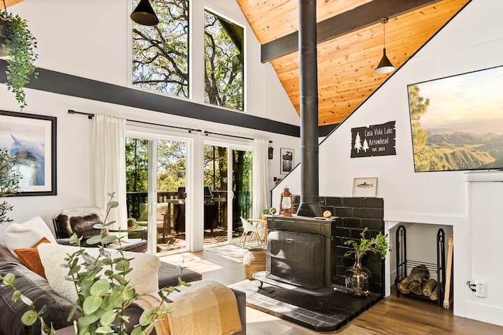 Nestled In Lake Arrowhead: Cozy, Modern, Secluded! - Lake Arrowhead, CA
