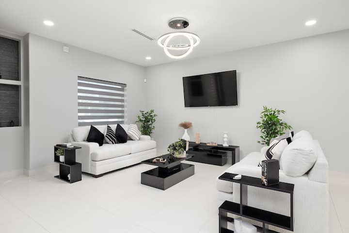 Chic Monochrome Living: Where Style Meets Comfort - McAllen, TX