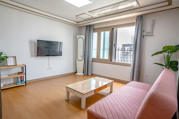 미카사제주303,구엄포구앞,바다도보1분,올레길16,넷플릭스,침실2침대4화장실2 - Jeju