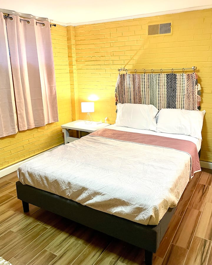 Cozy, Private Downtown Space. - Griffin, GA