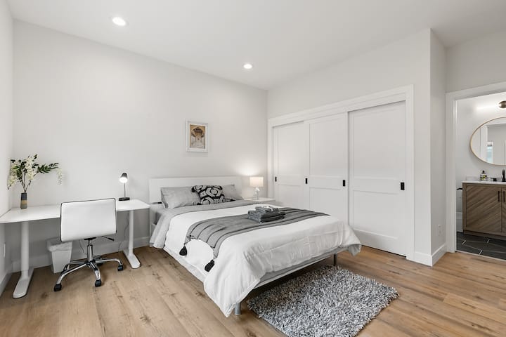 Jane's Home (28) | 1b1b +Ac Near Hillsdale -3 - San Mateo, CA