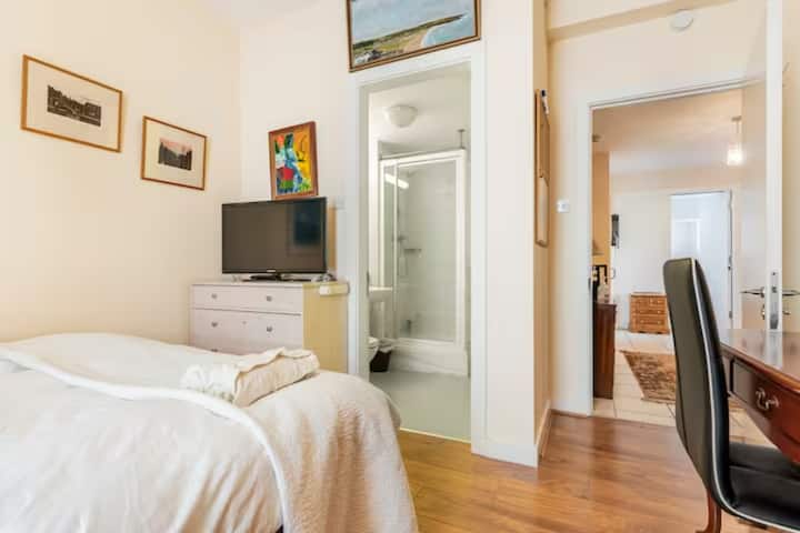 Cosy Room - Central Location - Dublin