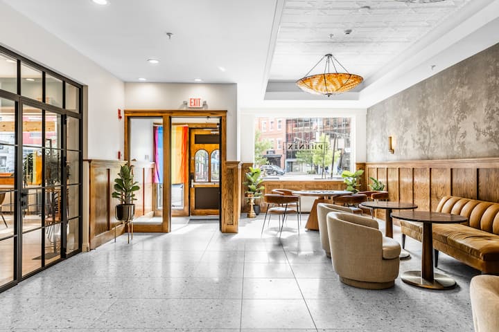 Dtwn Historic Hotel|the Phenix|ground Floor - Bangor, ME