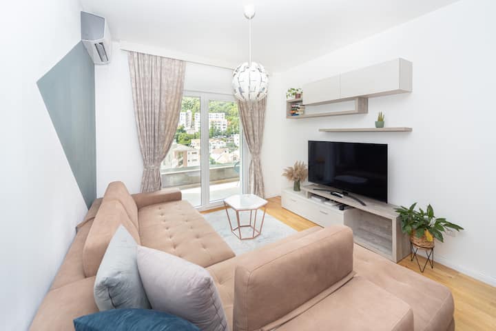 Twobedroom Lux Apartment +Garage - Budva