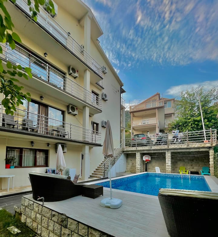 Tp 777 Apartments With Pool-standard Triple Studio - Budva