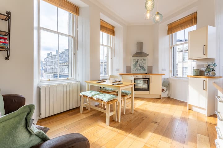 1 Bedroom Flat Leith, Sleeps 4 - Edinburgh