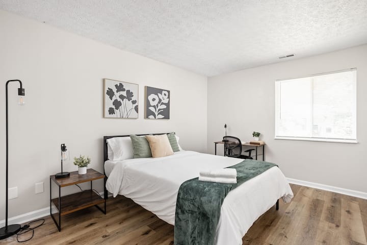 Downtown Access | 3br Ranch Retreat With Fire-pit - Greenwood, IN