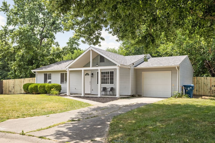 Downtown Access | 3br Ranch Retreat With Fire-pit - Greenwood, IN