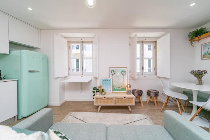 Lisbon Top Location - Renewed - Midterm - 1gb Wifi - Lizbon