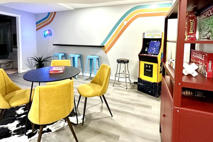 Stunning 4bd Home | Gym | Yard | Ac | Games Room! - Edmonton