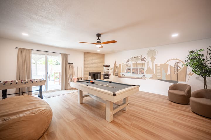 Fun 4bed Pool Home Next To Strip! - Las Vegas Strip, NV