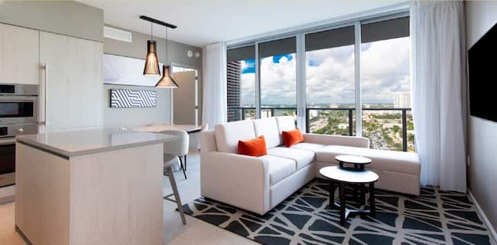 Luxury 22nd Floor In Miami W/ Intracoastal Views - Hallandale Beach, FL
