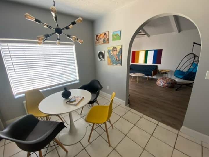 Cozy, Groovy And Modern 70s Home - Norman, OK