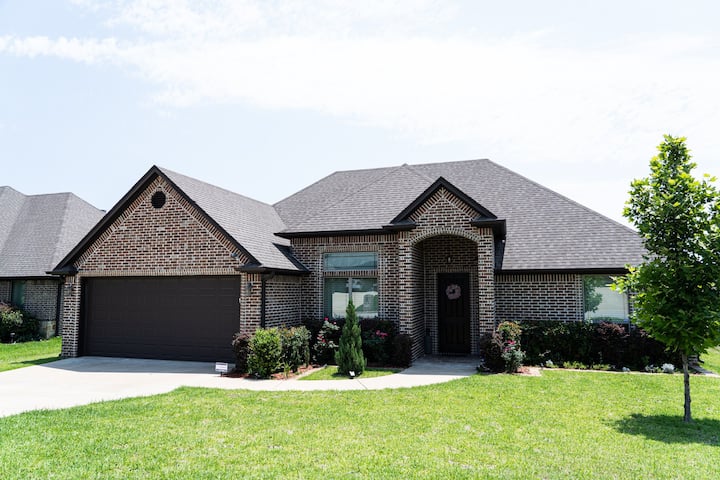 Family Fun 3br Getaway With Hot Tub And Play Yard - Tyler, TX