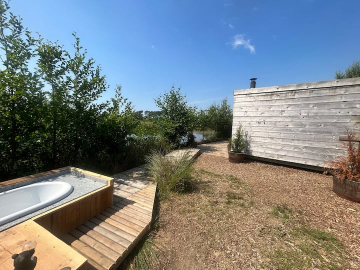 Lakeside Cabin With Outdoor Bath Secluded Off Grid - Rhosneigr