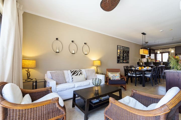 2br 3ba Town Home W/ Gym, Tennis Courts & Pools - アルバ