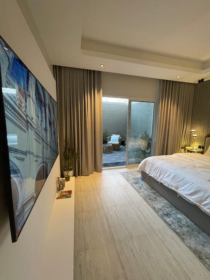 W003|the 80” Screen| Cosy Studio (Gym & Pool) - Riyad