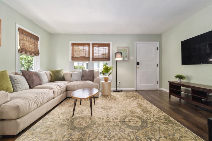 Cozy Entire Home/king Bed/3 Beds - St. Louis, MO
