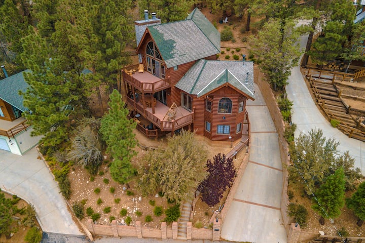 Silver Mountain Sunset - 3-story W/ Resort Views - Big Bear, CA