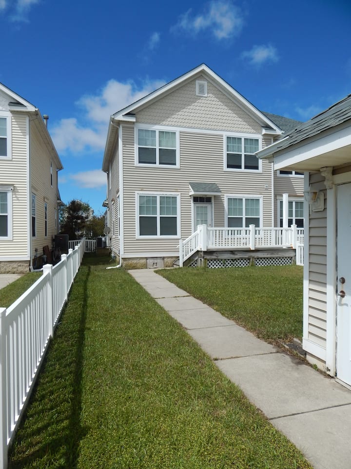 3br/2.5 Bath/backyard< 3 Blocks Ocean Casino (2) - Atlantic City, NJ