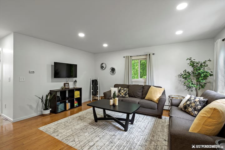 Hillside Haven - Cozy & Bright! - Anchorage, AK