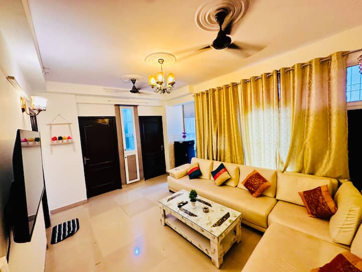 Heart Of Noida: Cozy 2-bhk Apt, Inviting And Comfy - Noida