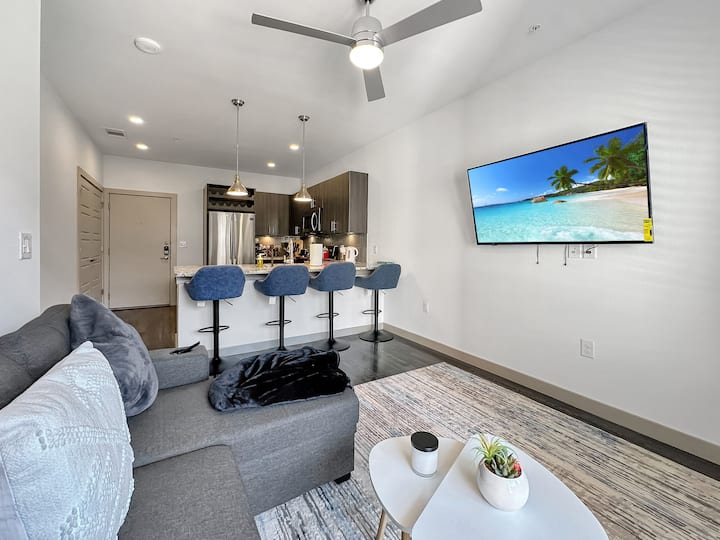 Luxury Queen Unit/pool | Free Parking |Hwy121| Tpc - McKinney, TX