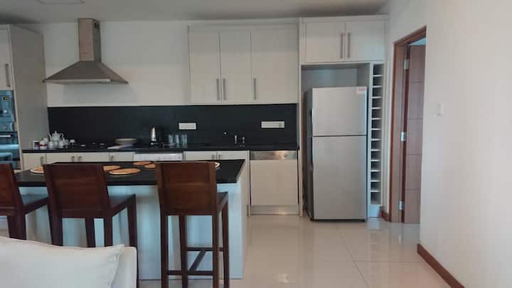 Luxury Room In Apartment With Pool & Gym - Colombo (Sri Lanka)