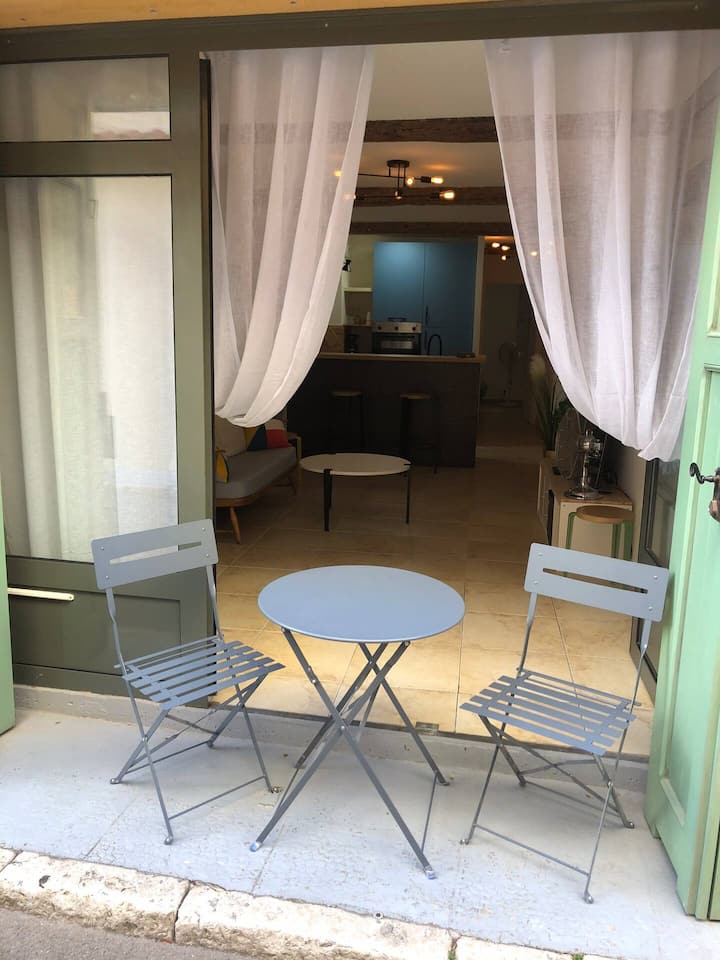 Coquet 2 Pièces En Plein Coeur De La Vieille Ville - Antibes