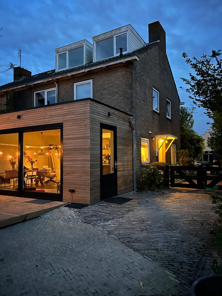 Gezellig Ruim Huis Met Fijne Tuin En Eigen Oprit - Bergen