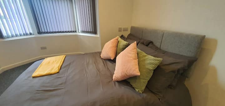 Large One Bed Apartment - Leicester