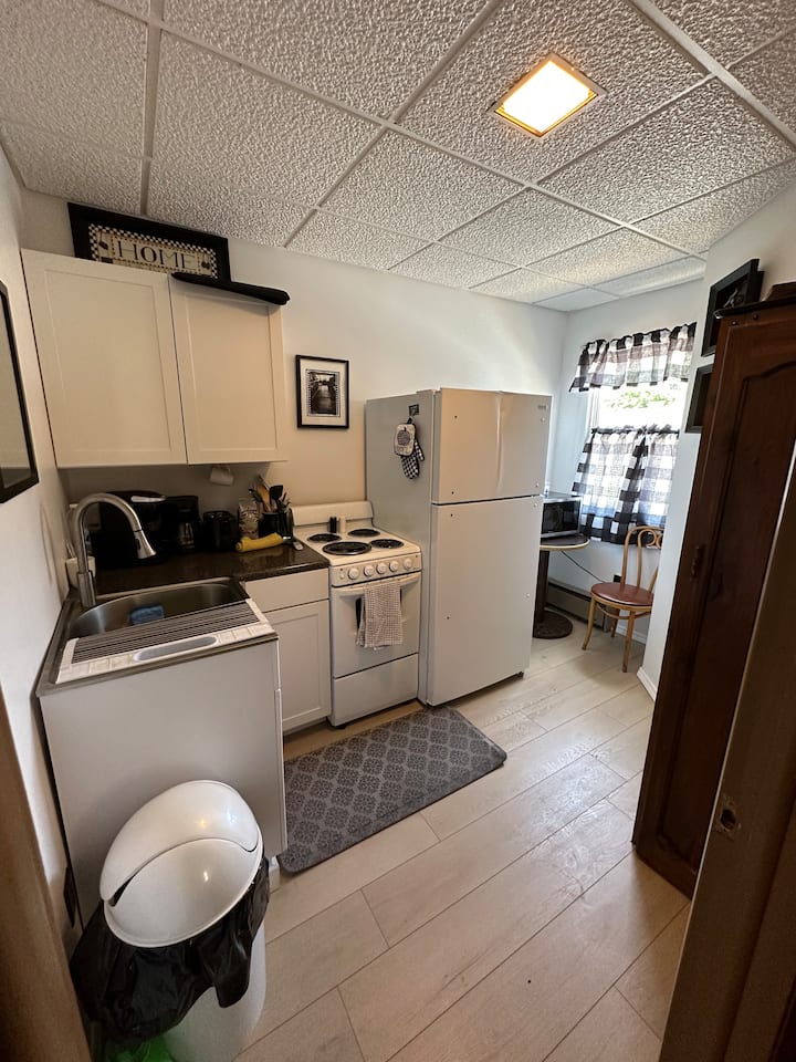 Crews Quarters Lodging~private Queen Room - Oswego, NY