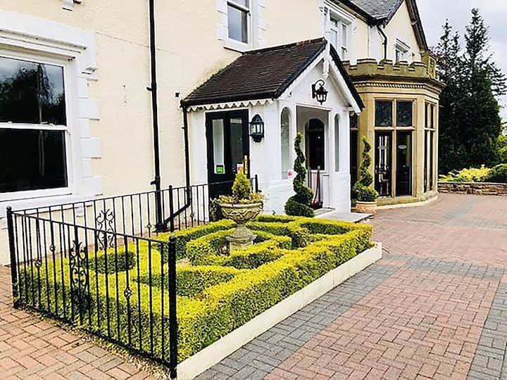 Small Double Suite• Northop Hall • Tv • Free Wifi - Mold