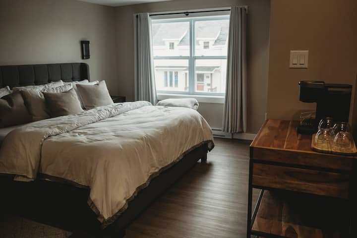 Riverside Suites - 203 - King - Grand Falls-Windsor