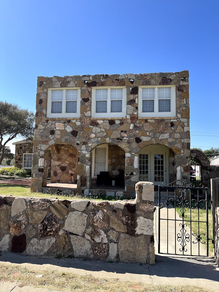 Historic Rock Apartment B.
Big Spring Tx. - Big Spring State Park, Big Spring