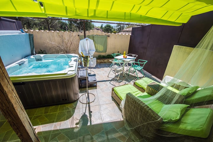Sublime Logement Dans Un Mas Avec Jacuzzi Privatif - Allègre-les-Fumades