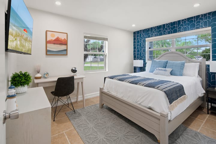 Private 4bd X 2 Ba Home. Huge Gated Yard, Parking - 那不勒斯