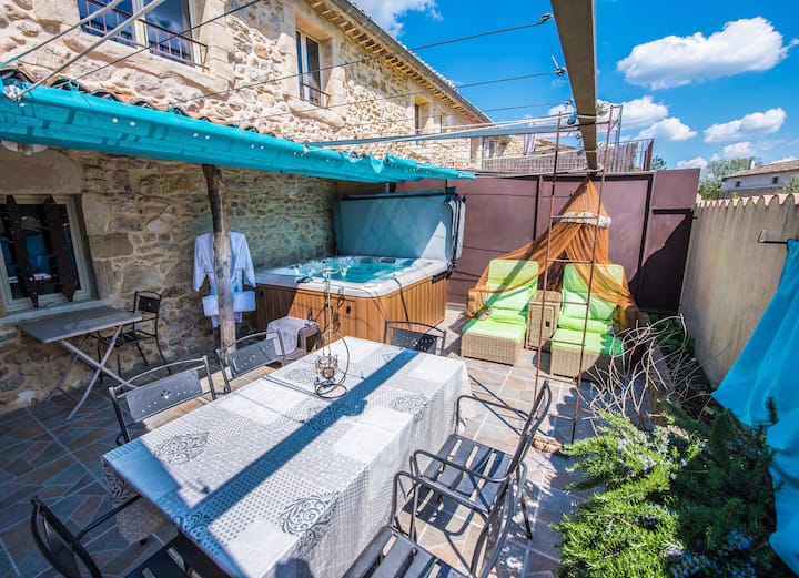 Sublime Logement Dans Un Mas Avec Jacuzzi Privatif - Allègre-les-Fumades