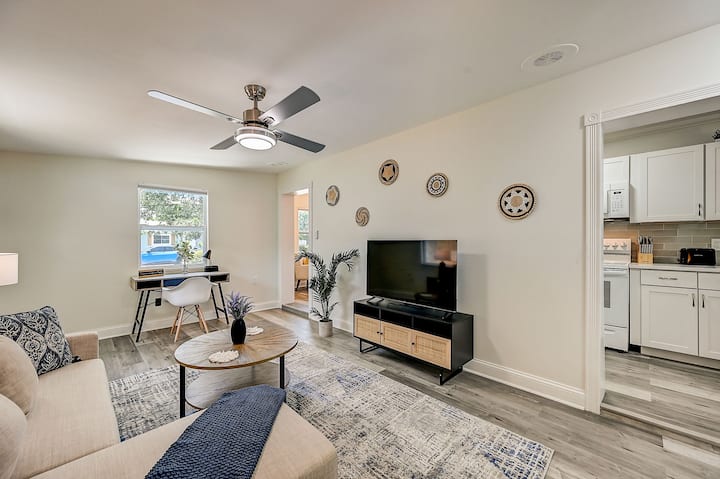 Remodeled, Near Anna Maria Island & Img - Bradenton, FL